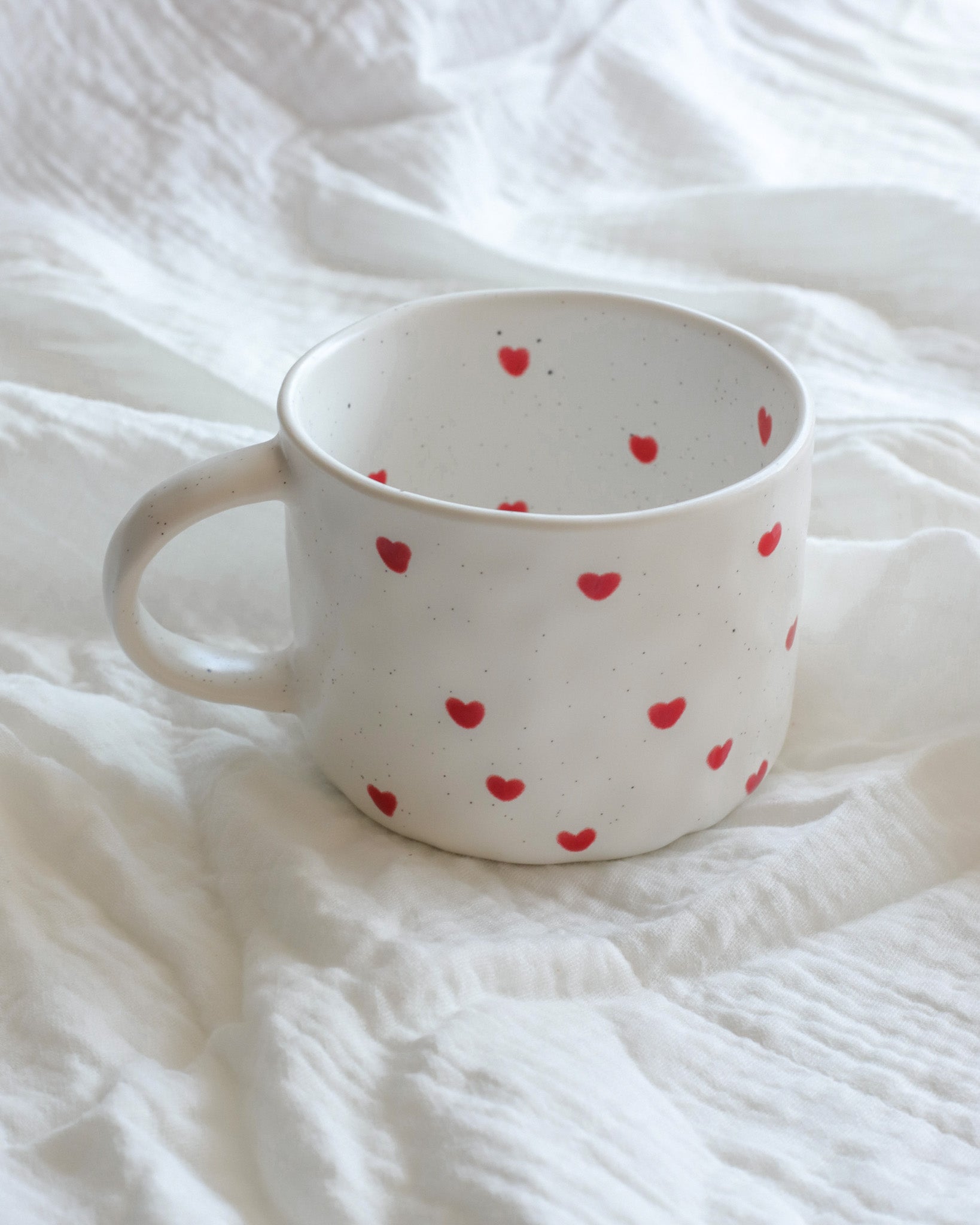 Tasse cœurs rouges minimaliste – Moi d'abord